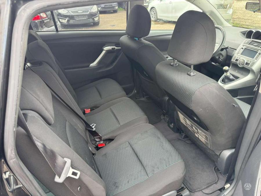 Melns Toyota Verso 2012 Jurbarkas, ar dzinēja tilpumu 2.00 L un nobraukumu 231 tūkst. km par 4950 €, foto 17 vietnē AUTOMOTO.COM.LV