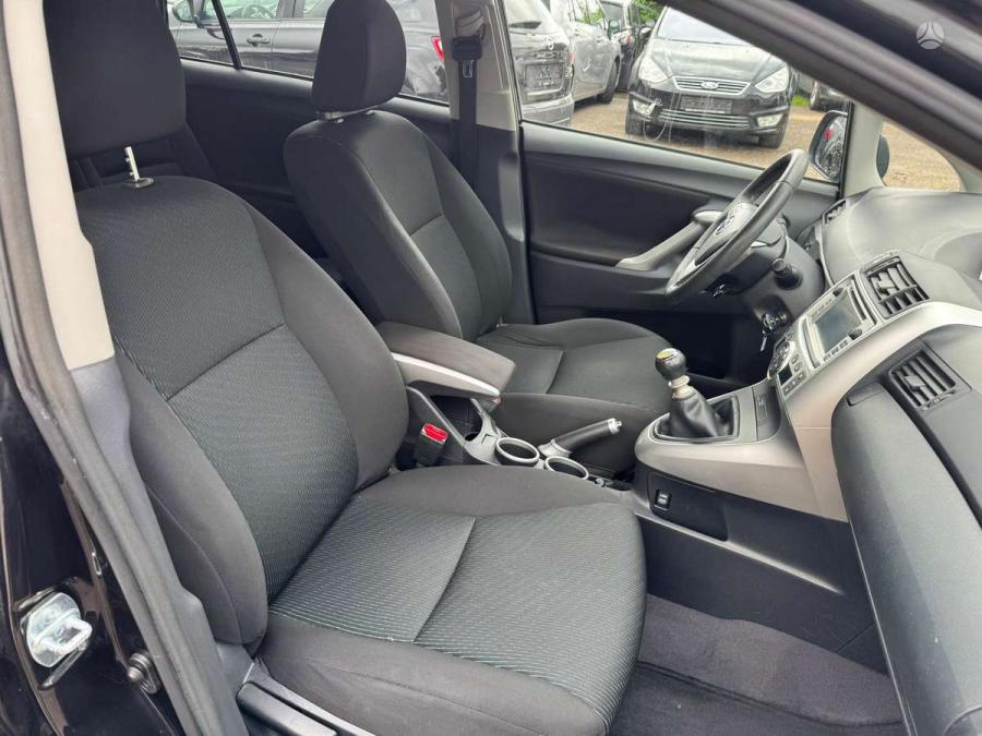 Melns Toyota Verso 2012 Jurbarkas, ar dzinēja tilpumu 2.00 L un nobraukumu 231 tūkst. km par 4950 €, foto 18 vietnē AUTOMOTO.COM.LV