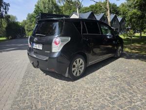 Melns Toyota Verso 2012 Panevēža, ar dzinēja tilpumu 2.00 L un nobraukumu 332 tūkst. km par 4300 €, foto  vietnē AUTOMOTO.COM.LV