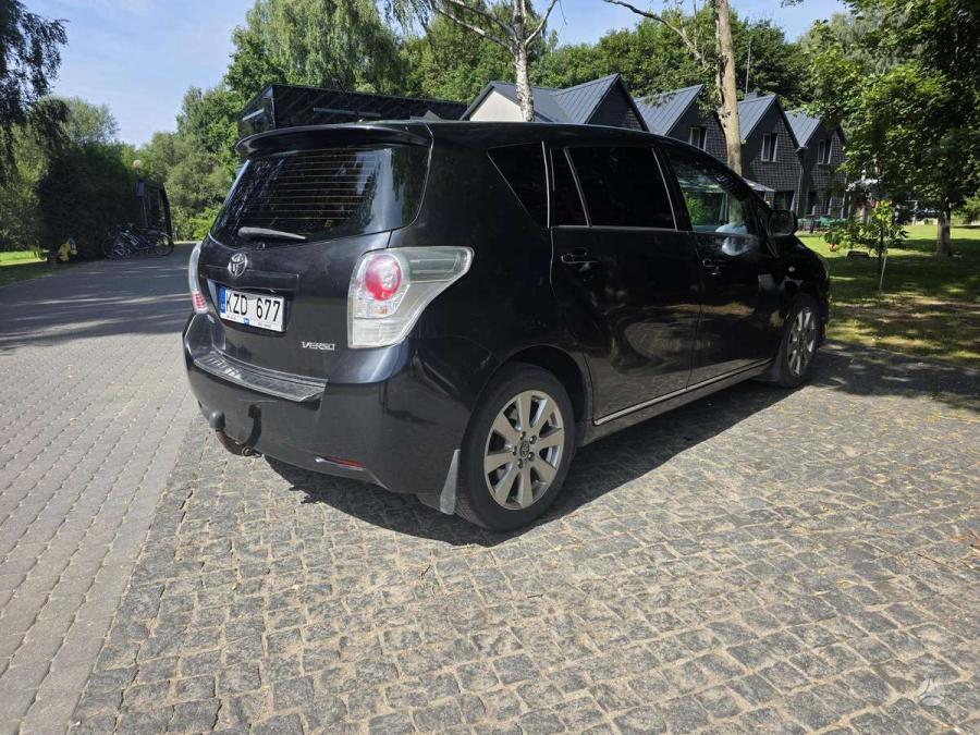Melns Toyota Verso 2012 Panevēža, ar dzinēja tilpumu 2.00 L un nobraukumu 332 tūkst. km par 4300 €, foto 1 vietnē AUTOMOTO.COM.LV