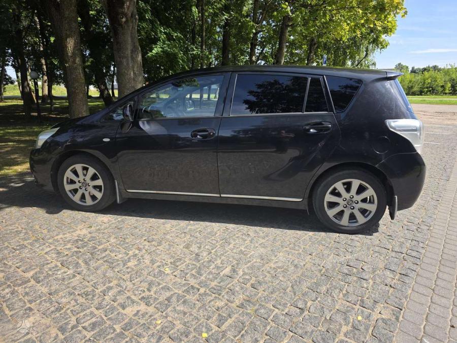 Melns Toyota Verso 2012 Panevēža, ar dzinēja tilpumu 2.00 L un nobraukumu 332 tūkst. km par 4300 €, foto 4 vietnē AUTOMOTO.COM.LV