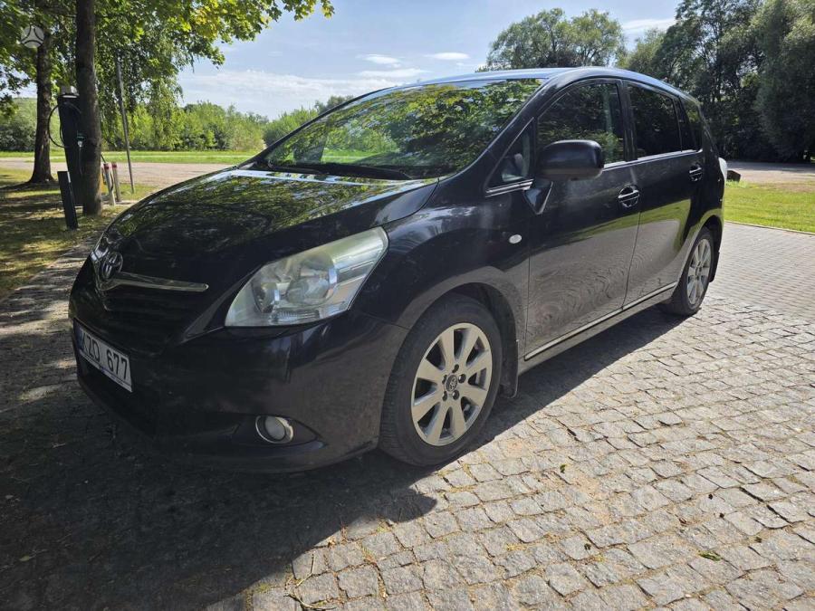 Melns Toyota Verso 2012 Panevēža, ar dzinēja tilpumu 2.00 L un nobraukumu 332 tūkst. km par 4300 €, foto 5 vietnē AUTOMOTO.COM.LV
