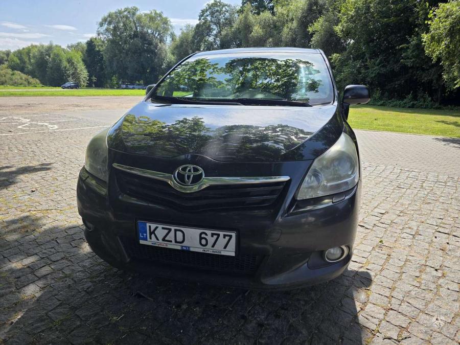 Melns Toyota Verso 2012 Panevēža, ar dzinēja tilpumu 2.00 L un nobraukumu 332 tūkst. km par 4300 €, foto 6 vietnē AUTOMOTO.COM.LV