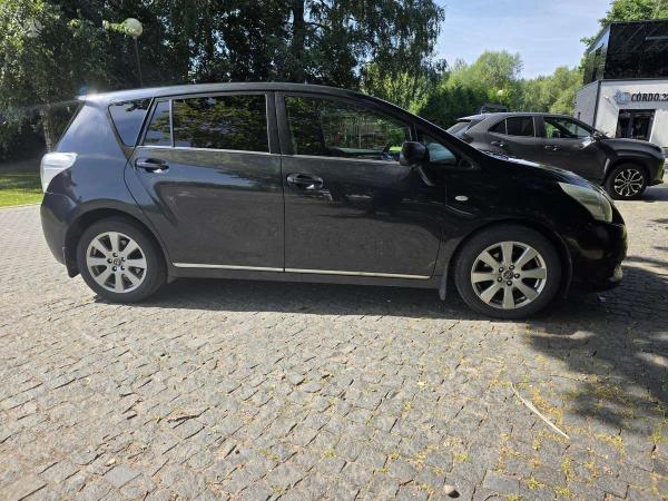 Black Toyota Verso 2012 in Panevezys, with an engine capacity of 2.00 L and mileage of 332 thousand km for 4300 €, photo 7 on AUTOMOTO.COM.LV