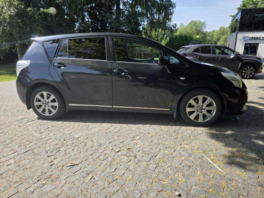 Melns Toyota Verso 2012 Panevēža, ar dzinēja tilpumu 2.00 L un nobraukumu 332 tūkst. km par 4300 €, foto 8 vietnē AUTOMOTO.COM.LV