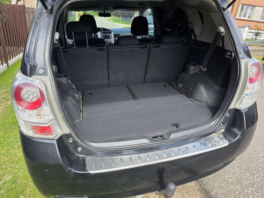Melns Toyota Verso 2012 Panevēža, ar dzinēja tilpumu 2.00 L un nobraukumu 332 tūkst. km par 4300 €, foto 10 vietnē AUTOMOTO.COM.LV