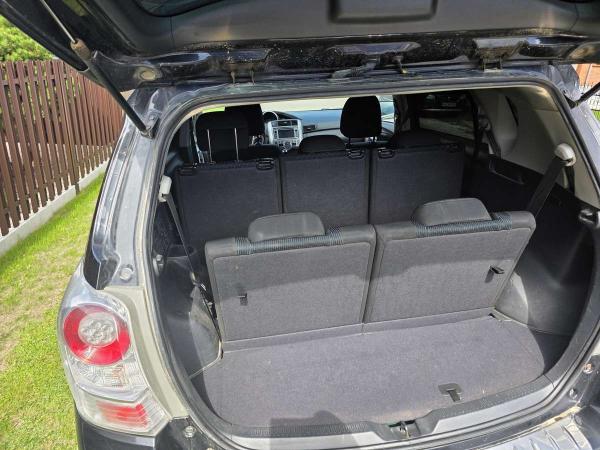 Black Toyota Verso 2012 in Panevezys, with an engine capacity of 2.00 L and mileage of 332 thousand km for 4300 €, photo 10 on AUTOMOTO.COM.LV