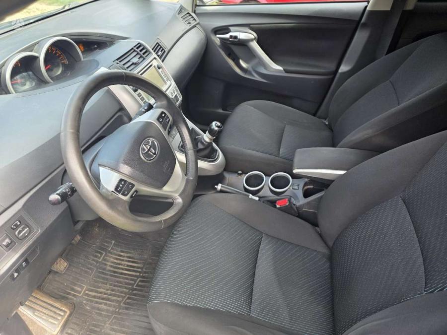 Melns Toyota Verso 2012 Panevēža, ar dzinēja tilpumu 2.00 L un nobraukumu 332 tūkst. km par 4300 €, foto 18 vietnē AUTOMOTO.COM.LV