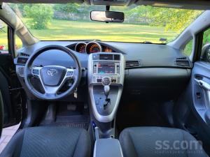 Black Toyota Verso 2012 in Riga, with an engine capacity of 2.20 L and mileage of 278 thousand km for 4300 €, photo 4 on AUTOMOTO.COM.LV