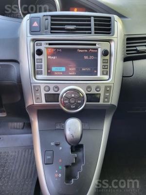 Black Toyota Verso 2012 in Riga, with an engine capacity of 2.20 L and mileage of 278 thousand km for 4300 €, photo 7 on AUTOMOTO.COM.LV