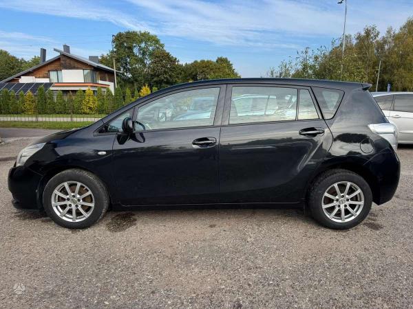 Toyota Verso 2012 Jurbarkas vietnē Melns Toyota Verso 2012 Jurbarkas, ar dzinēja tilpumu 2.00 L un nobraukumu 227 tūkst. km par 4750 €, foto 1 vietnē AUTOMOTO.COM.LV