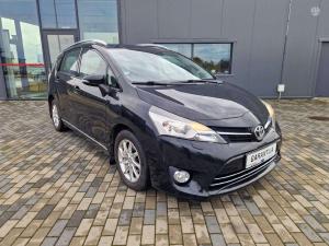Black Toyota Verso 2013 in Siauliai, with an engine capacity of 2.00 L and mileage of 240 thousand km for 6800 €, photo  on AUTOMOTO.COM.LV
