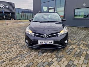Black Toyota Verso 2013 in Siauliai, with an engine capacity of 2.00 L and mileage of 240 thousand km for 6800 €, photo 2 on AUTOMOTO.COM.LV