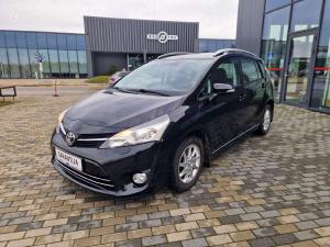 Black Toyota Verso 2013 in Siauliai, with an engine capacity of 2.00 L and mileage of 240 thousand km for 6800 €, photo 3 on AUTOMOTO.COM.LV