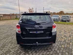 Black Toyota Verso 2013 in Siauliai, with an engine capacity of 2.00 L and mileage of 240 thousand km for 6800 €, photo 5 on AUTOMOTO.COM.LV