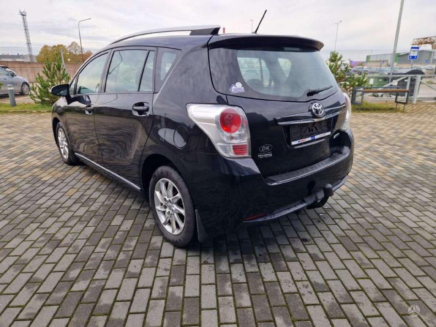 Black Toyota Verso 2013 in Siauliai, with an engine capacity of 2.00 L and mileage of 240 thousand km for 6800 €, photo 6 on AUTOMOTO.COM.LV