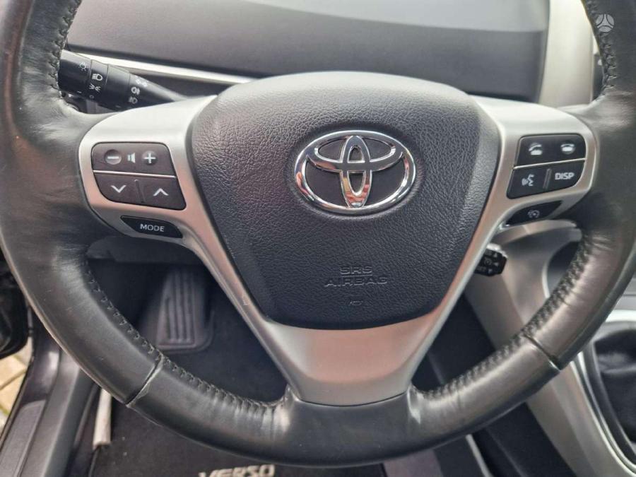 Black Toyota Verso 2013 in Siauliai, with an engine capacity of 2.00 L and mileage of 240 thousand km for 6800 €, photo 15 on AUTOMOTO.COM.LV
