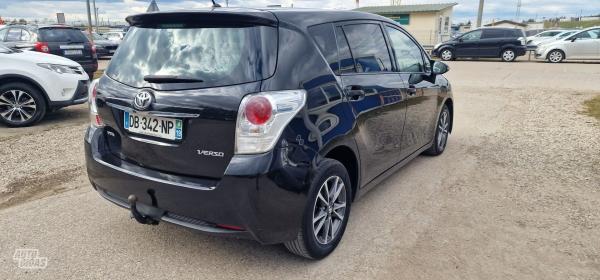Black Toyota Verso 2013 in Vilnius, with an engine capacity of 2.00 L and mileage of 205 thousand km for 6370 €, photo 3 on AUTOMOTO.COM.LV