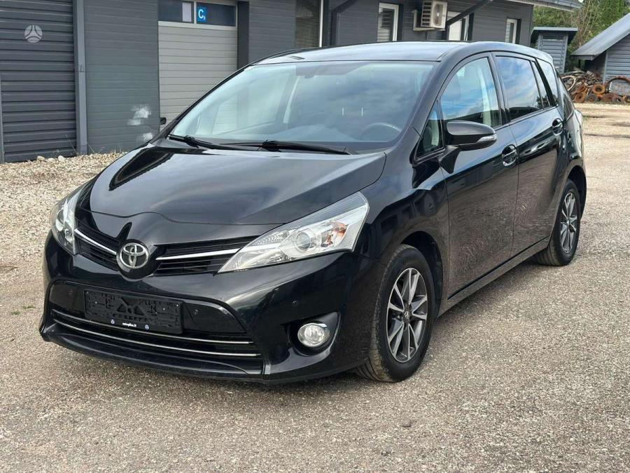 Black Toyota Verso 2013 in Utena, with an engine capacity of 2.00 L and mileage of 260 thousand km for 5950 €, photo 1 on AUTOMOTO.COM.LV