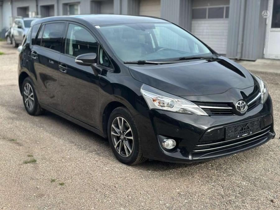 Black Toyota Verso 2013 in Utena, with an engine capacity of 2.00 L and mileage of 260 thousand km for 5950 €, photo 3 on AUTOMOTO.COM.LV