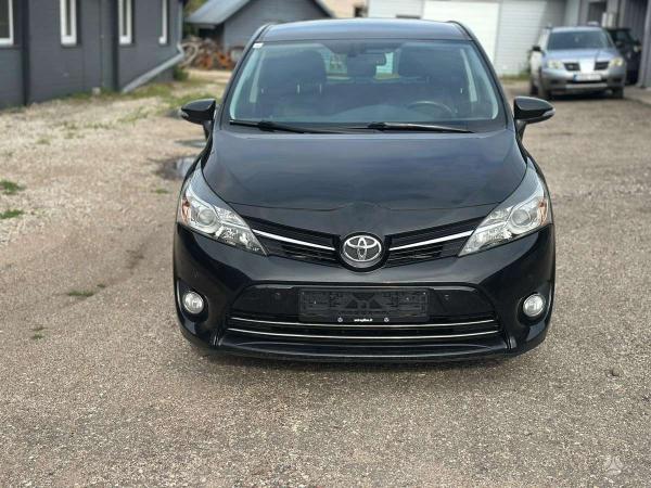 Melns Toyota Verso 2013 Utena, ar dzinēja tilpumu 2.00 L un nobraukumu 260 tūkst. km par 5950 €, foto 3 vietnē AUTOMOTO.COM.LV