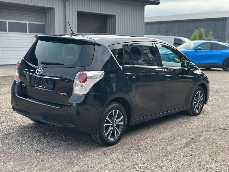 Black Toyota Verso 2013 in Utena, with an engine capacity of 2.00 L and mileage of 260 thousand km for 5950 €, photo 6 on AUTOMOTO.COM.LV