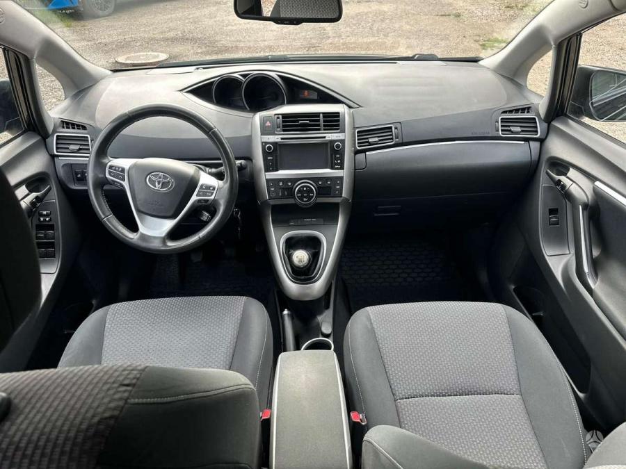 Black Toyota Verso 2013 in Utena, with an engine capacity of 2.00 L and mileage of 260 thousand km for 5950 €, photo 7 on AUTOMOTO.COM.LV