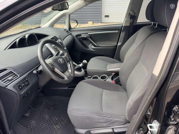 Melns Toyota Verso 2013 Utena, ar dzinēja tilpumu 2.00 L un nobraukumu 260 tūkst. km par 5950 €, foto 7 vietnē AUTOMOTO.COM.LV