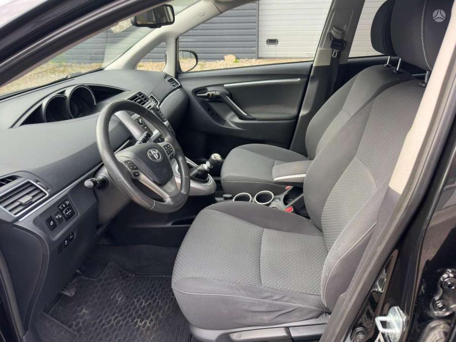 Black Toyota Verso 2013 in Utena, with an engine capacity of 2.00 L and mileage of 260 thousand km for 5950 €, photo 8 on AUTOMOTO.COM.LV