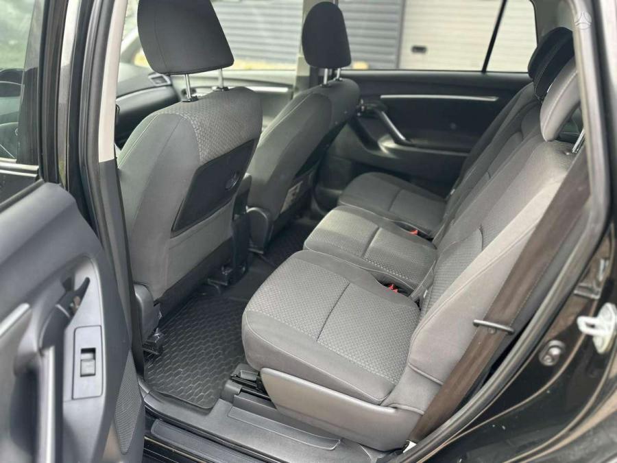 Black Toyota Verso 2013 in Utena, with an engine capacity of 2.00 L and mileage of 260 thousand km for 5950 €, photo 9 on AUTOMOTO.COM.LV