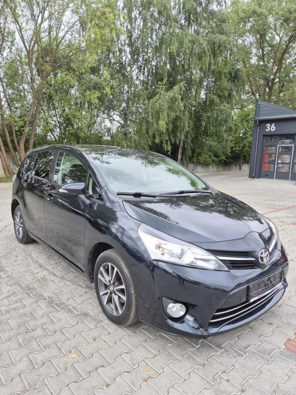 Black Toyota Verso 2013 in Siauliai, with an engine capacity of 2.00 L and mileage of 245 thousand km for 5950 €, photo 1 on AUTOMOTO.COM.LV