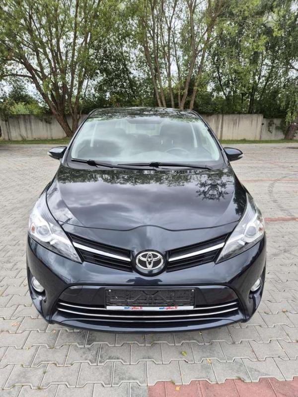 Black Toyota Verso 2013 in Siauliai, with an engine capacity of 2.00 L and mileage of 245 thousand km for 5950 €, photo 2 on AUTOMOTO.COM.LV