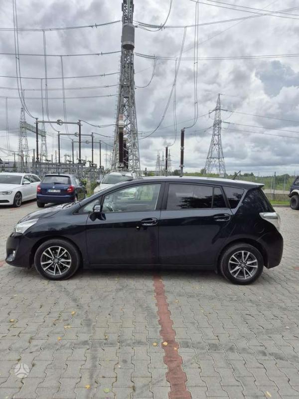 Black Toyota Verso 2013 in Siauliai, with an engine capacity of 2.00 L and mileage of 245 thousand km for 5950 €, photo 4 on AUTOMOTO.COM.LV