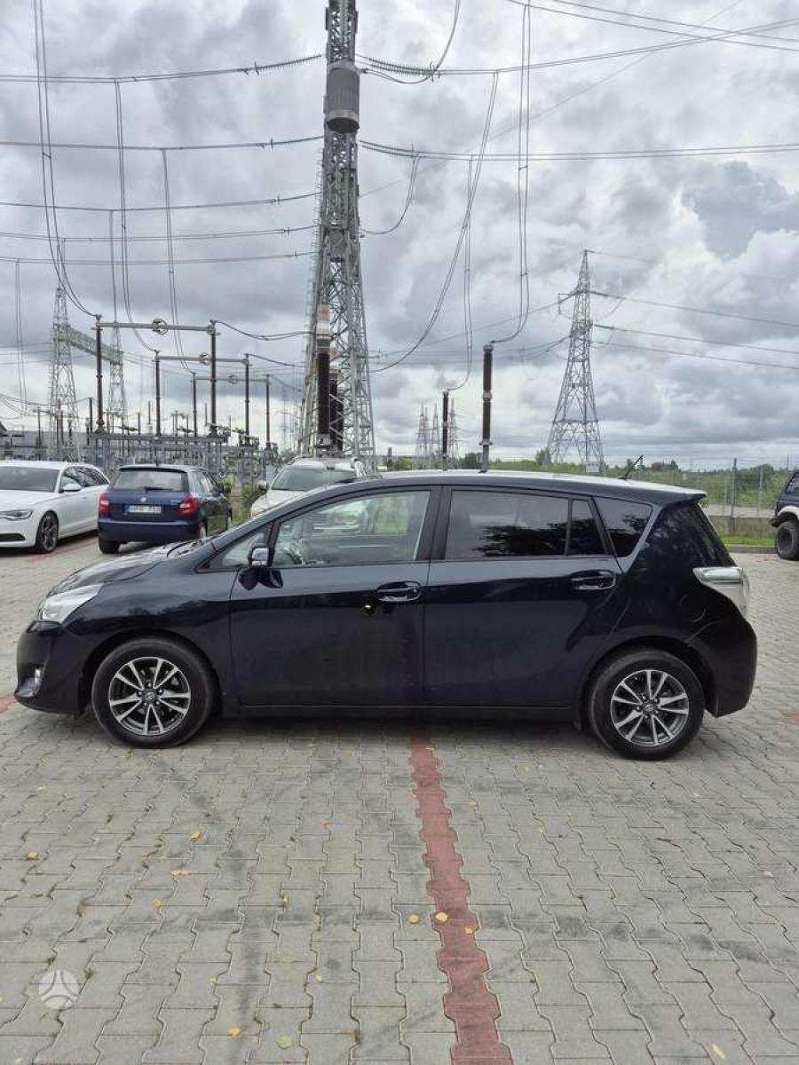 Melns Toyota Verso 2013 Šauļi, ar dzinēja tilpumu 2.00 L un nobraukumu 245 tūkst. km par 5950 €, foto 5 vietnē AUTOMOTO.COM.LV