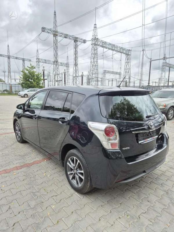 Black Toyota Verso 2013 in Siauliai, with an engine capacity of 2.00 L and mileage of 245 thousand km for 5950 €, photo 5 on AUTOMOTO.COM.LV