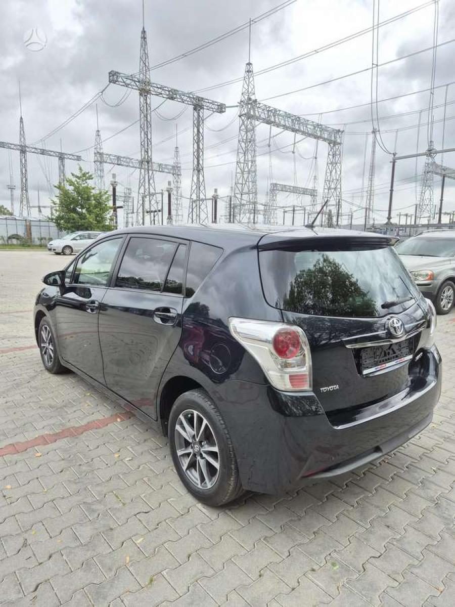 Melns Toyota Verso 2013 Šauļi, ar dzinēja tilpumu 2.00 L un nobraukumu 245 tūkst. km par 5950 €, foto 6 vietnē AUTOMOTO.COM.LV