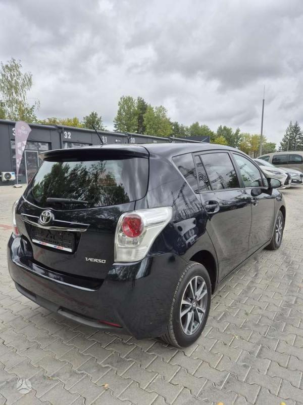 Black Toyota Verso 2013 in Siauliai, with an engine capacity of 2.00 L and mileage of 245 thousand km for 5950 €, photo 7 on AUTOMOTO.COM.LV