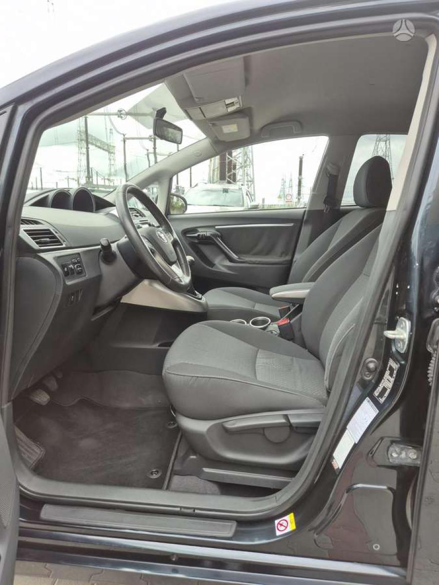 Melns Toyota Verso 2013 Šauļi, ar dzinēja tilpumu 2.00 L un nobraukumu 245 tūkst. km par 5950 €, foto 20 vietnē AUTOMOTO.COM.LV