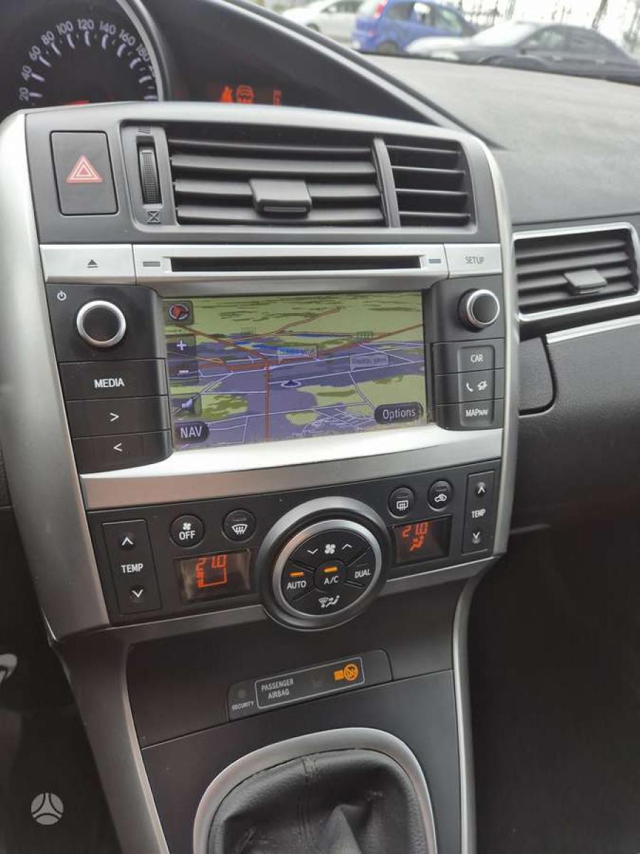 Melns Toyota Verso 2013 Šauļi, ar dzinēja tilpumu 2.00 L un nobraukumu 245 tūkst. km par 5950 €, foto 26 vietnē AUTOMOTO.COM.LV