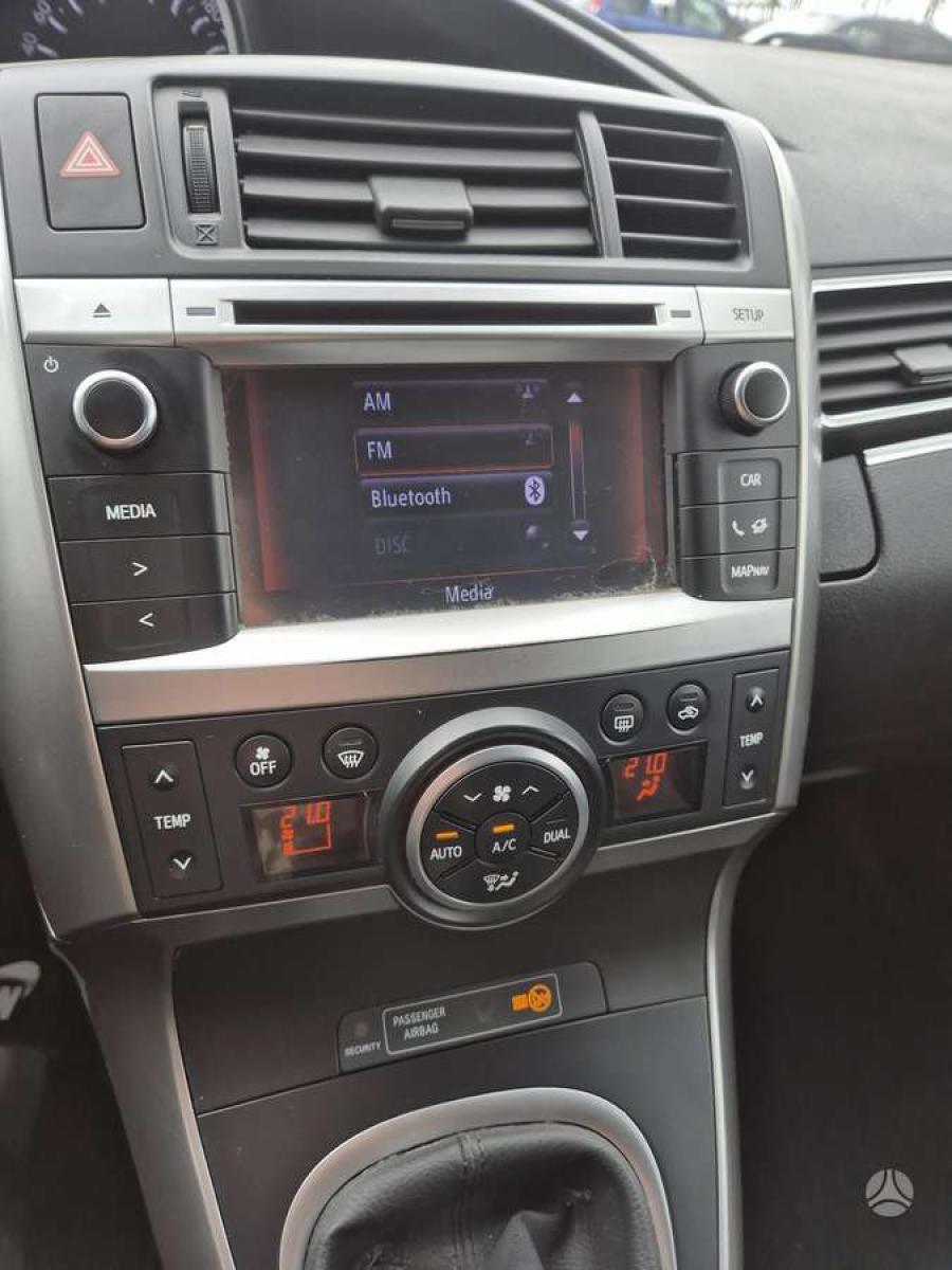 Melns Toyota Verso 2013 Šauļi, ar dzinēja tilpumu 2.00 L un nobraukumu 245 tūkst. km par 5950 €, foto 27 vietnē AUTOMOTO.COM.LV