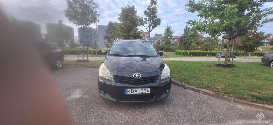 Melns Toyota Verso 2013 Viļņa, ar dzinēja tilpumu 2.00 L un nobraukumu 291 tūkst. km par 1600 €, foto 5 vietnē AUTOMOTO.COM.LV