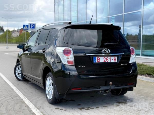 Black Toyota Verso 2014 in Rezekne, with an engine capacity of 1.60 L and mileage of 212 thousand km for 6490 €, photo 6 on AUTOMOTO.COM.LV