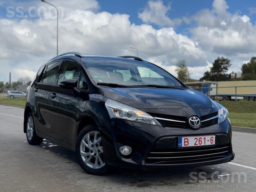 Black Toyota Verso 2014 in Rezekne, with an engine capacity of 1.60 L and mileage of 212 thousand km for 6490 €, photo 2 on AUTOMOTO.COM.LV