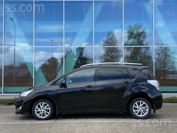 Black Toyota Verso 2014 in Rezekne, with an engine capacity of 1.60 L and mileage of 212 thousand km for 6490 €, photo 4 on AUTOMOTO.COM.LV