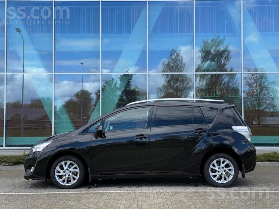 Black Toyota Verso 2014 in Rezekne, with an engine capacity of 1.60 L and mileage of 212 thousand km for 6490 €, photo 4 on AUTOMOTO.COM.LV