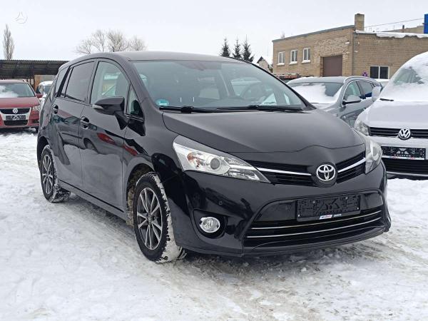 Black Toyota Verso 2014 in Kretinga, with an engine capacity of 2.00 L and mileage of 208 thousand km for 7650 €, photo 1 on AUTOMOTO.COM.LV