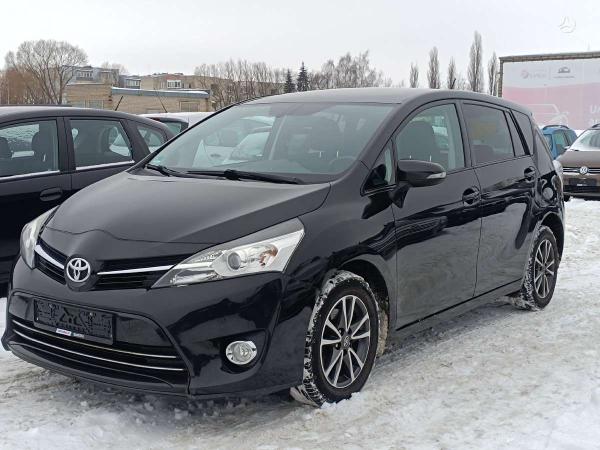 Black Toyota Verso 2014 in Kretinga, with an engine capacity of 2.00 L and mileage of 208 thousand km for 7650 €, photo 3 on AUTOMOTO.COM.LV
