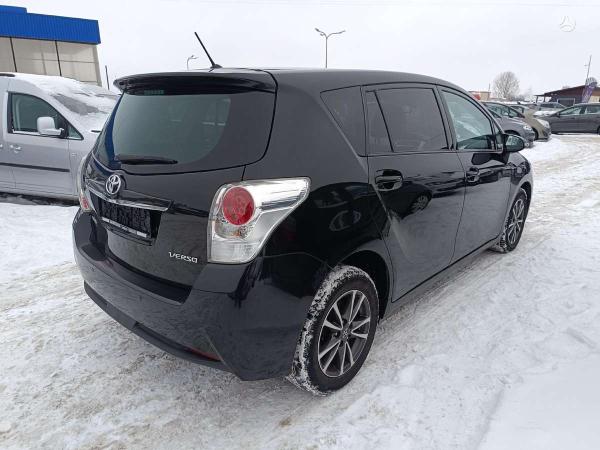 Black Toyota Verso 2014 in Kretinga, with an engine capacity of 2.00 L and mileage of 208 thousand km for 7650 €, photo 7 on AUTOMOTO.COM.LV