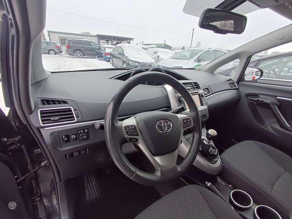Black Toyota Verso 2014 in Kretinga, with an engine capacity of 2.00 L and mileage of 208 thousand km for 7650 €, photo 9 on AUTOMOTO.COM.LV