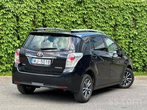 Melns Toyota Verso 2014 Rīga, ar dzinēja tilpumu 1.60 L un nobraukumu 204 tūkst. km par 6250 €, foto 3 vietnē AUTOMOTO.COM.LV